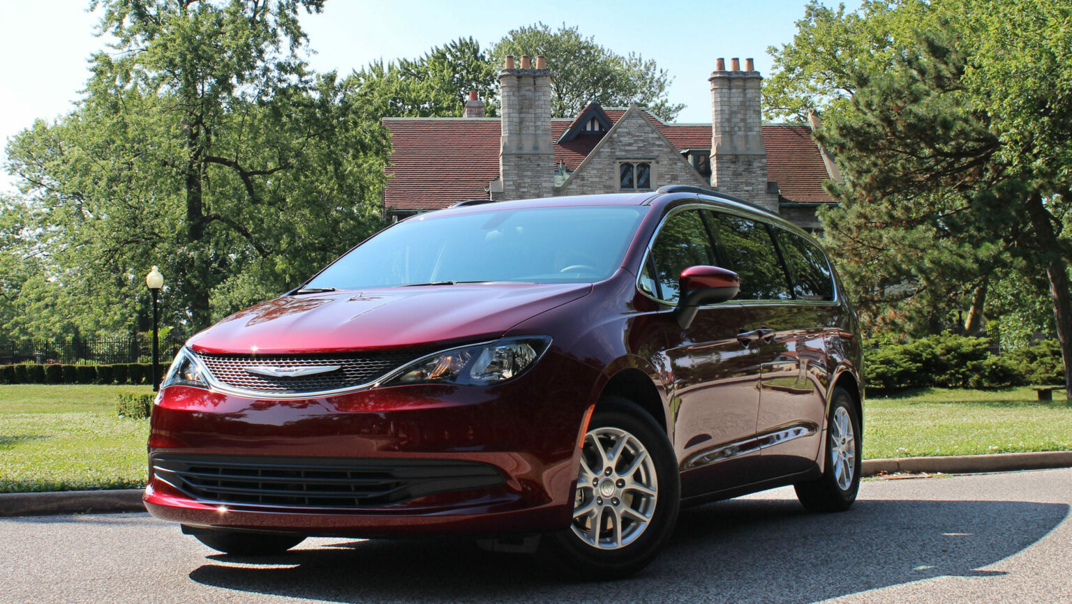 The Chrysler Pacifica SRT Hellcat To Become A Reality, Next Month ...