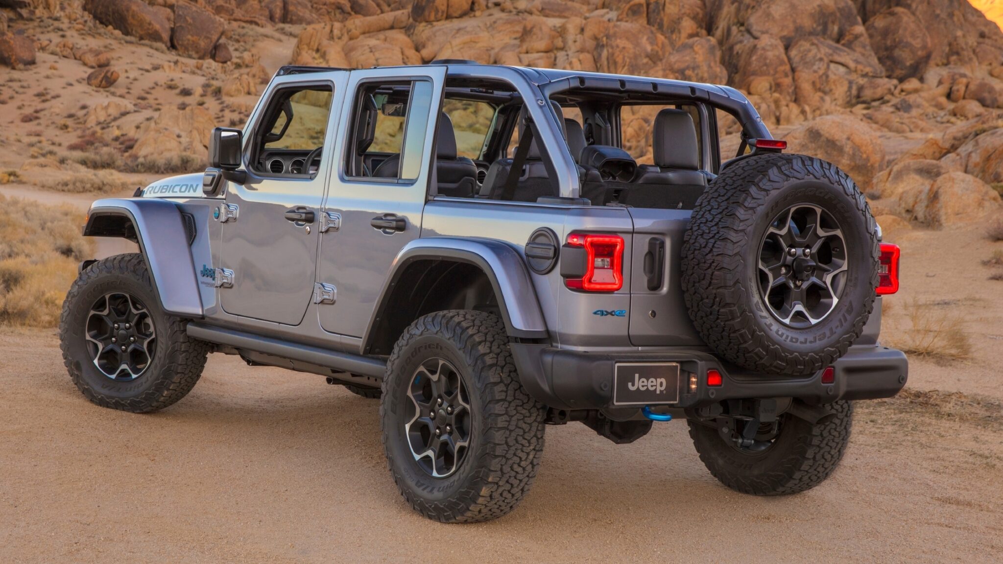 BREAKDOWN: 2021 Jeep® Wrangler Rubicon 4xe VS Rubicon 392: - MoparInsiders