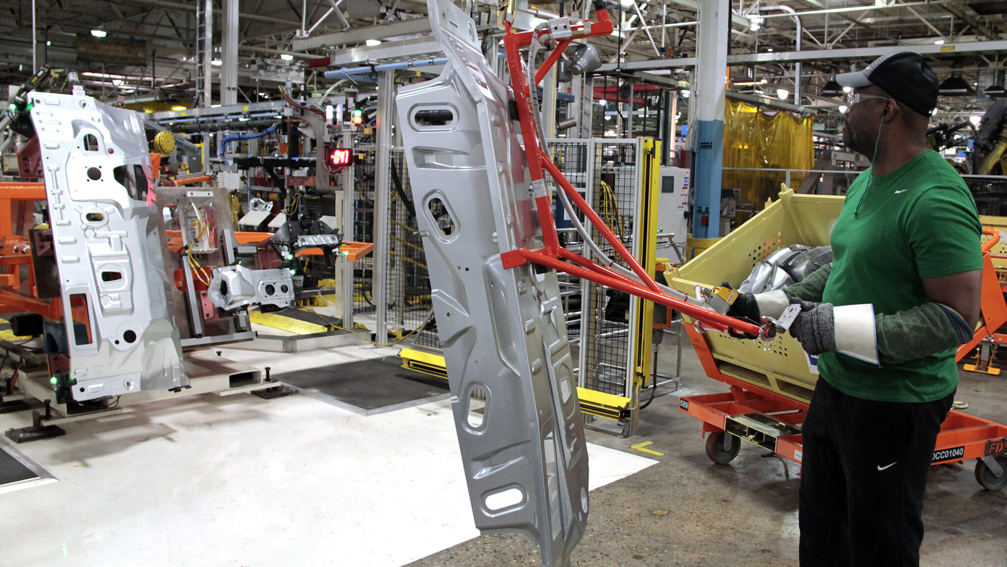 Stellantis Employee Killed In Accident At Sterling Stamping Plant ...