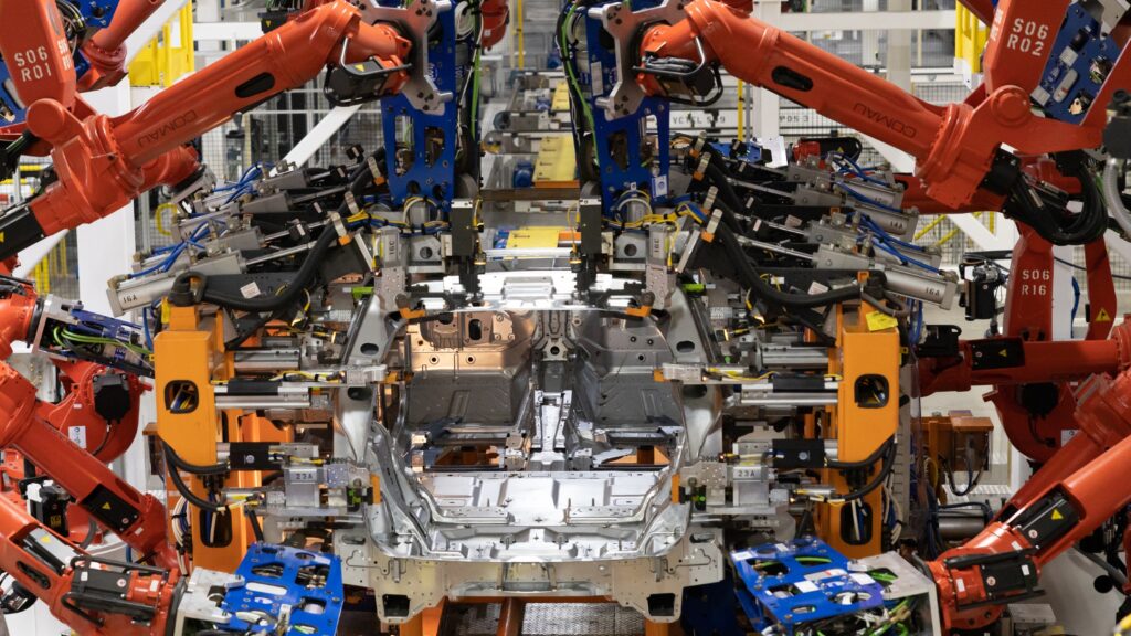 VIDEO: An In-Depth Look Inside The New Detroit Assembly Complex - Mack ...