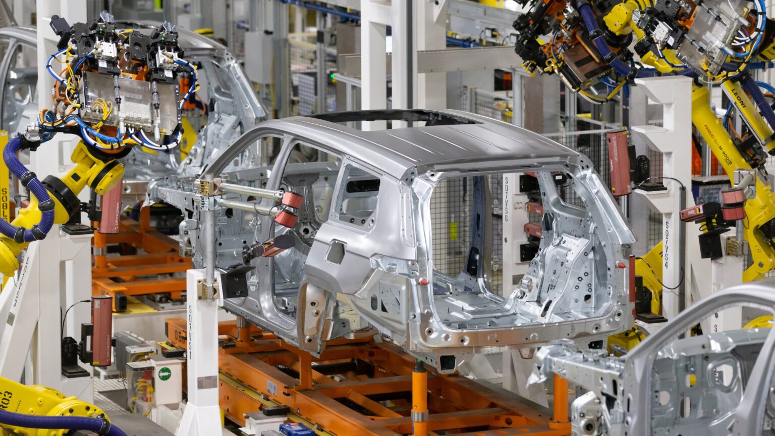 VIDEO: An In-Depth Look Inside The New Detroit Assembly Complex - Mack ...