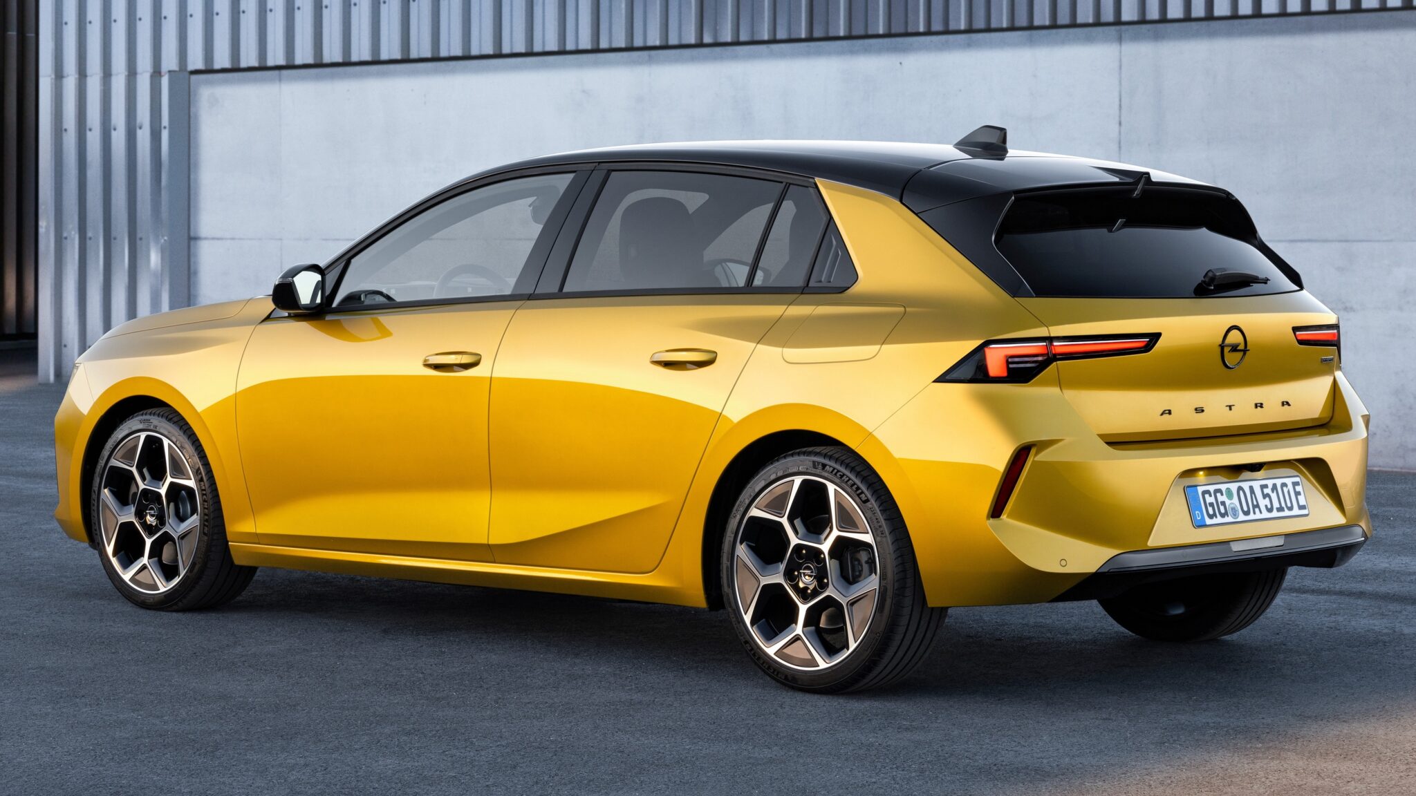 Opel Unveils It's New Astra 5-Door Hatchback With Gas & Diesel PHEV ...