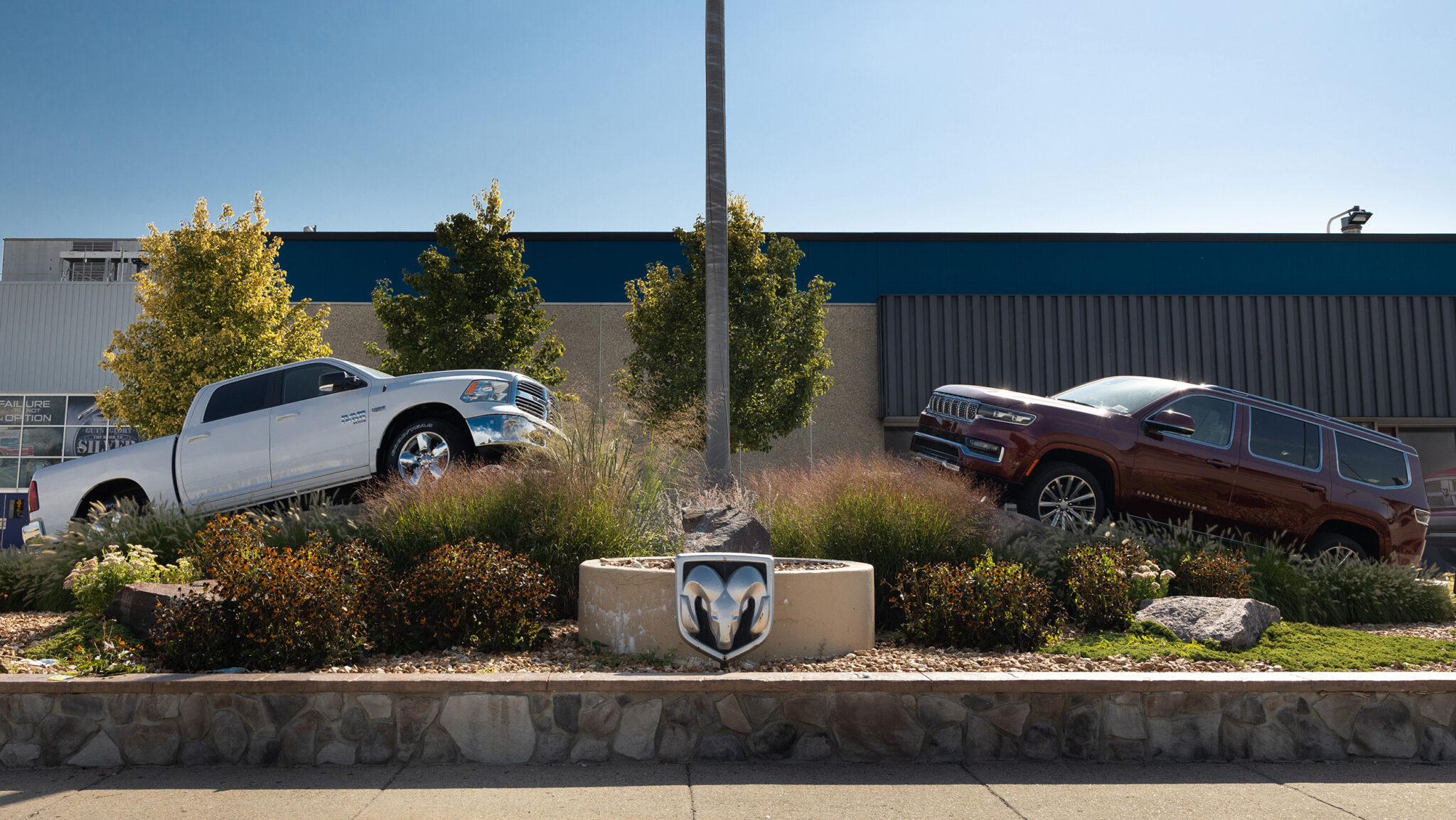 Grand Wagoneer's Front Passenger Display Wins 'Best of What’s New ...