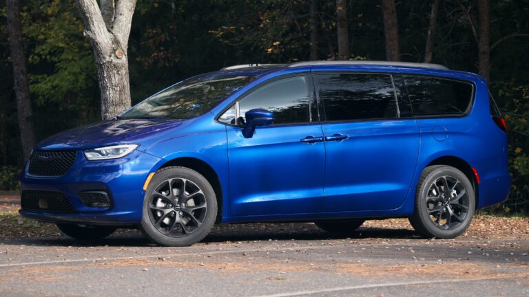 2025 Chrysler Pacifica FAV Edition: Built for Family Adventures ...