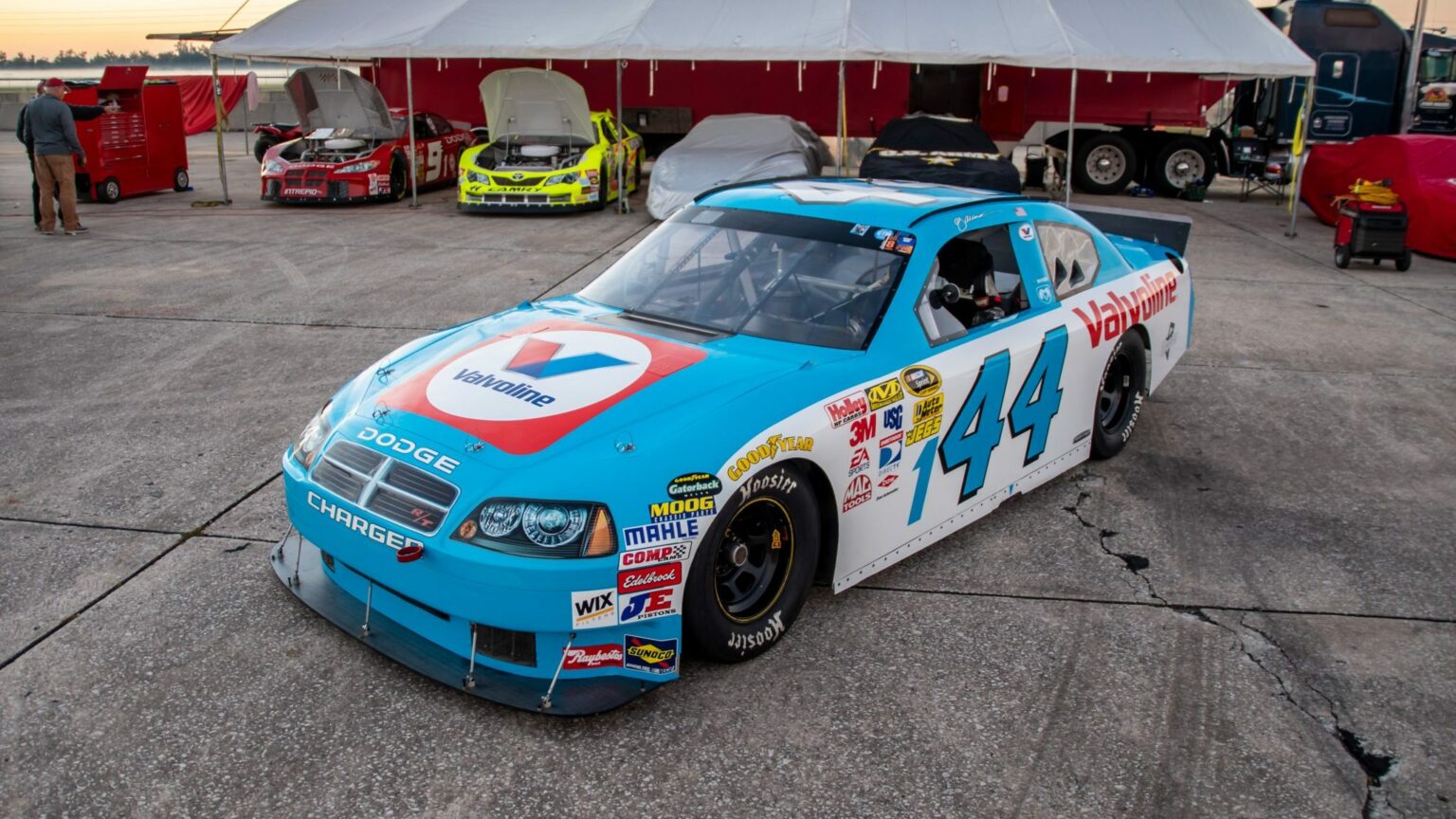 This Retro-Themed 2009 Dodge Charger NASCAR Cup Car Went Unsold At ...