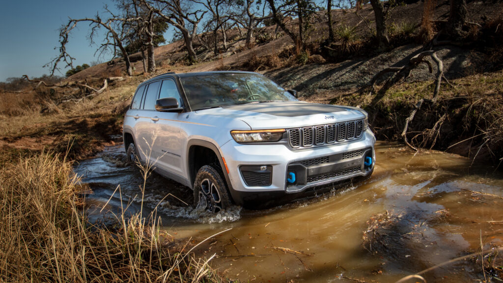 Next-Gen Jeep Cherokee (KM) Caught In Latest Spy Photos - MoparInsiders