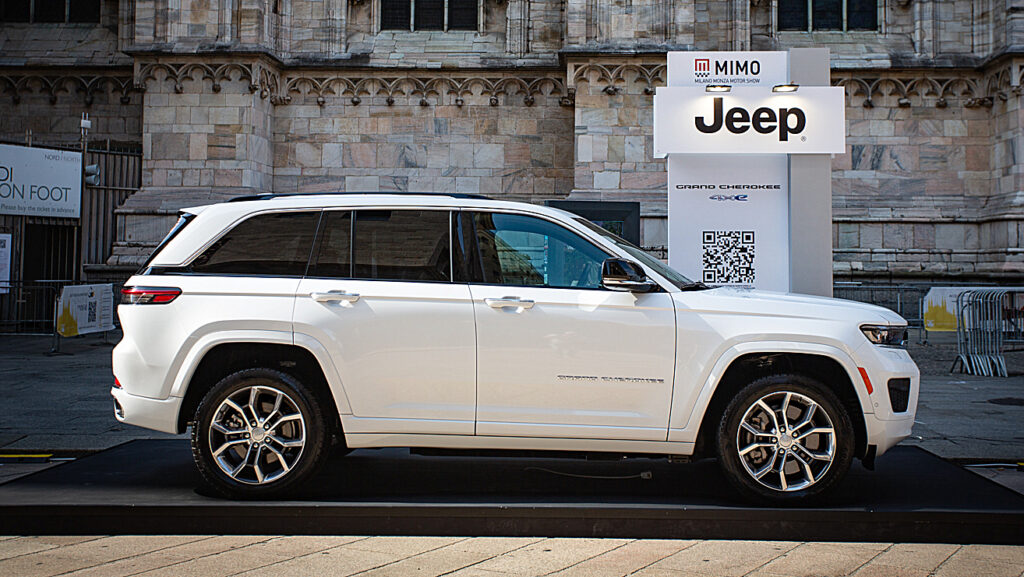 Next-Gen Jeep Cherokee (KM) Caught In Latest Spy Photos - MoparInsiders