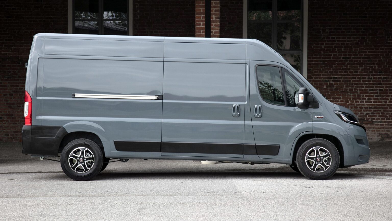 Auto Express Names Fiat Ducato It's 2022 "Van of the Year" Winner ...