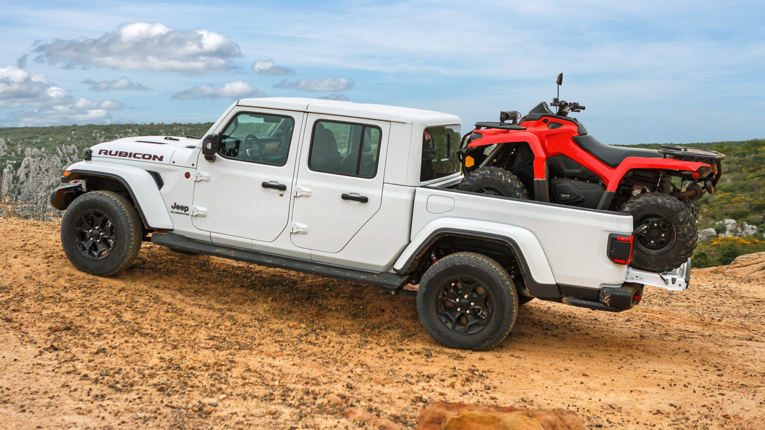 Jeep® Brazil Officially Debuts The Gladiator (JT) Midsized Pickup ...