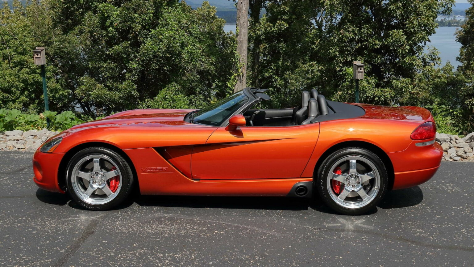 AUCTION: 4,100-Mile 2005 Dodge Viper SRT-10 Copperhead Edition ...