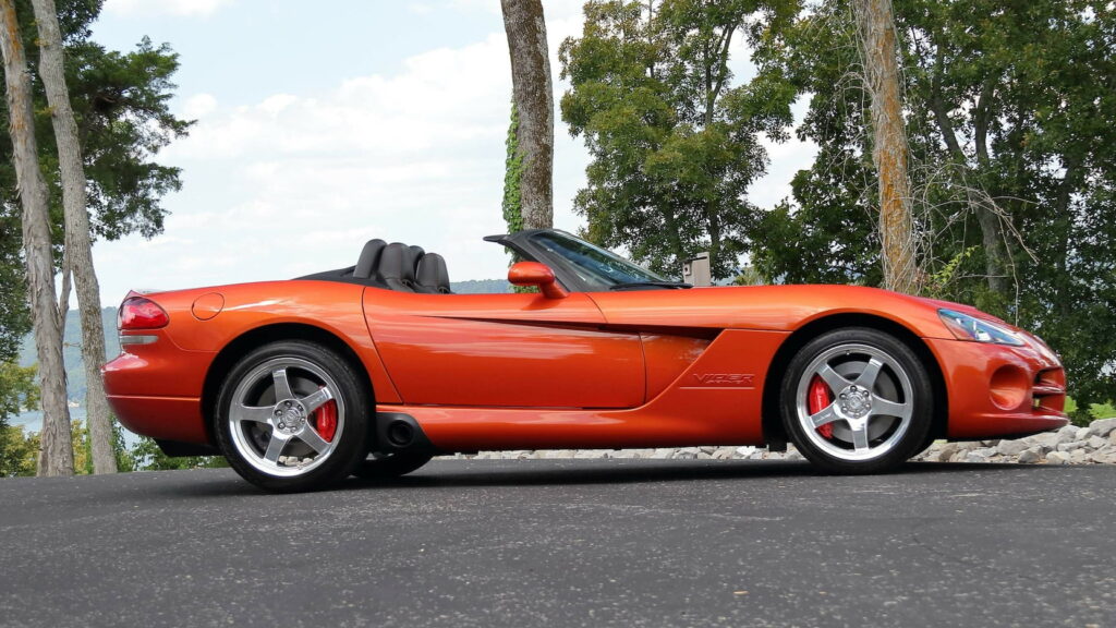 AUCTION: 4,100-Mile 2005 Dodge Viper SRT-10 Copperhead Edition ...