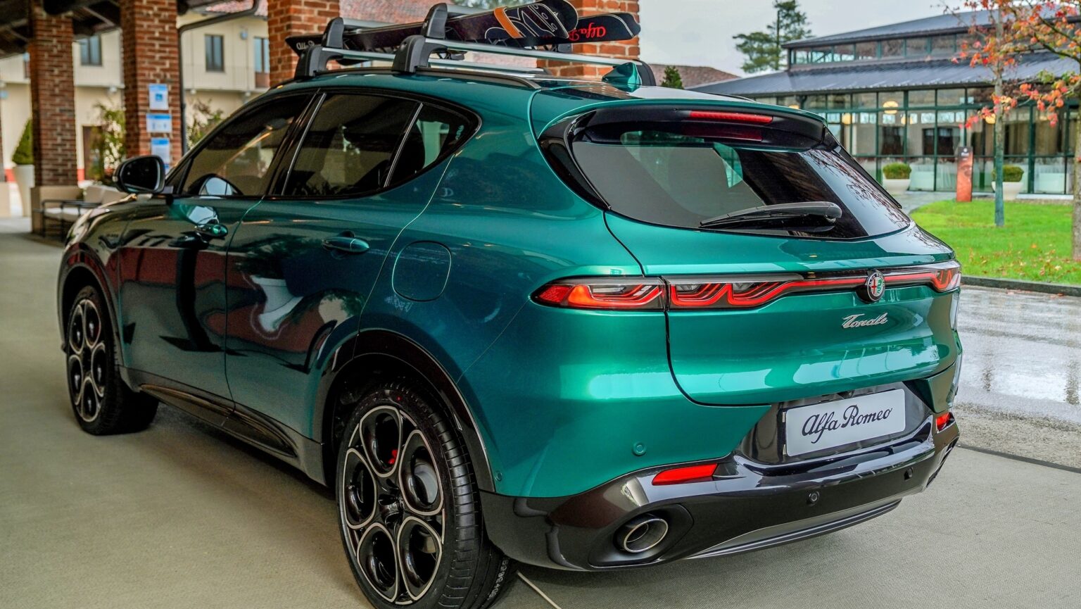 Alfa Romeo Tonale PHEV Q4 Named "Green SUV of the Year" - MoparInsiders