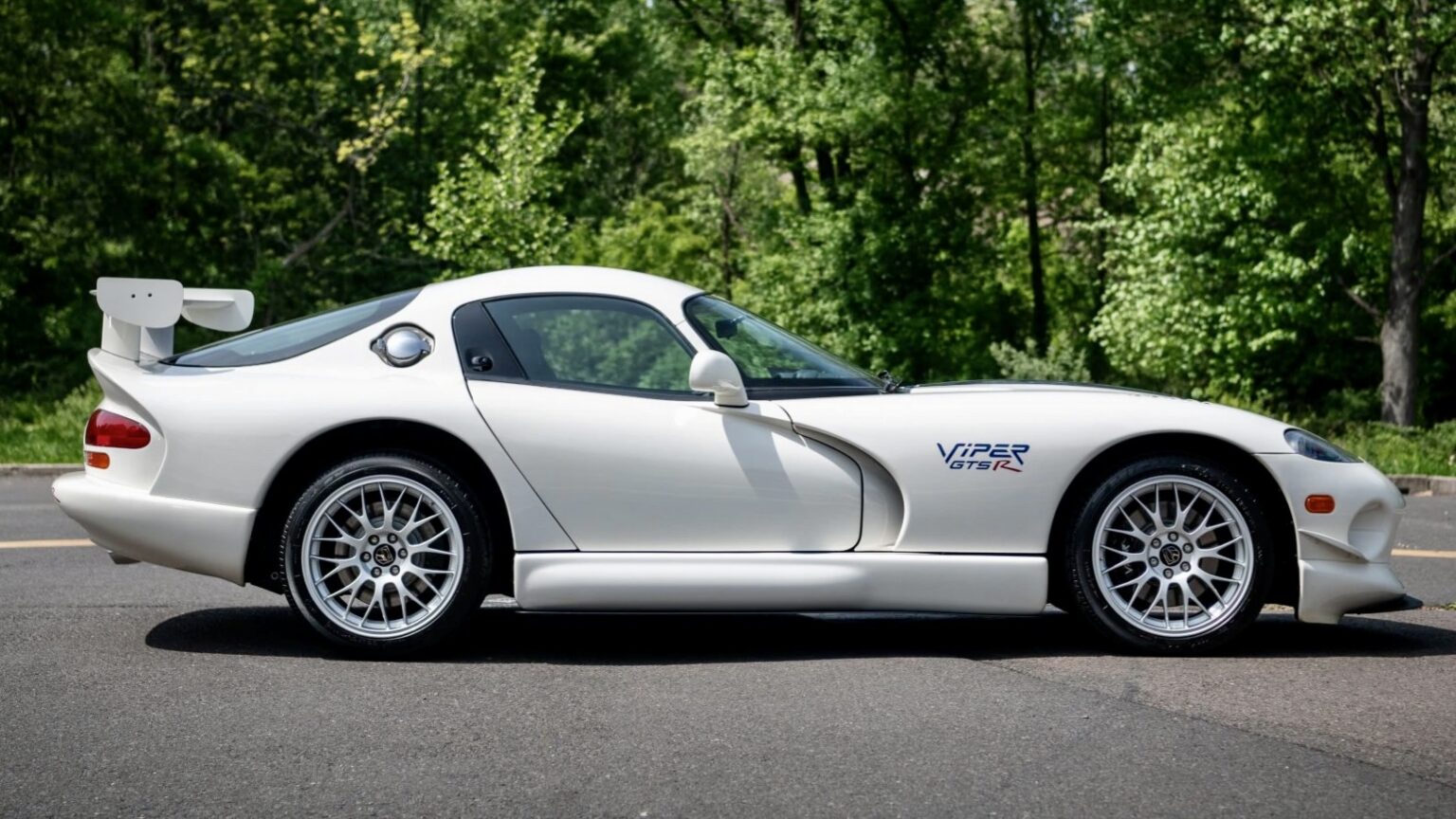 AUCTION: 1998 Dodge Viper GTS GT2 Championship Edition