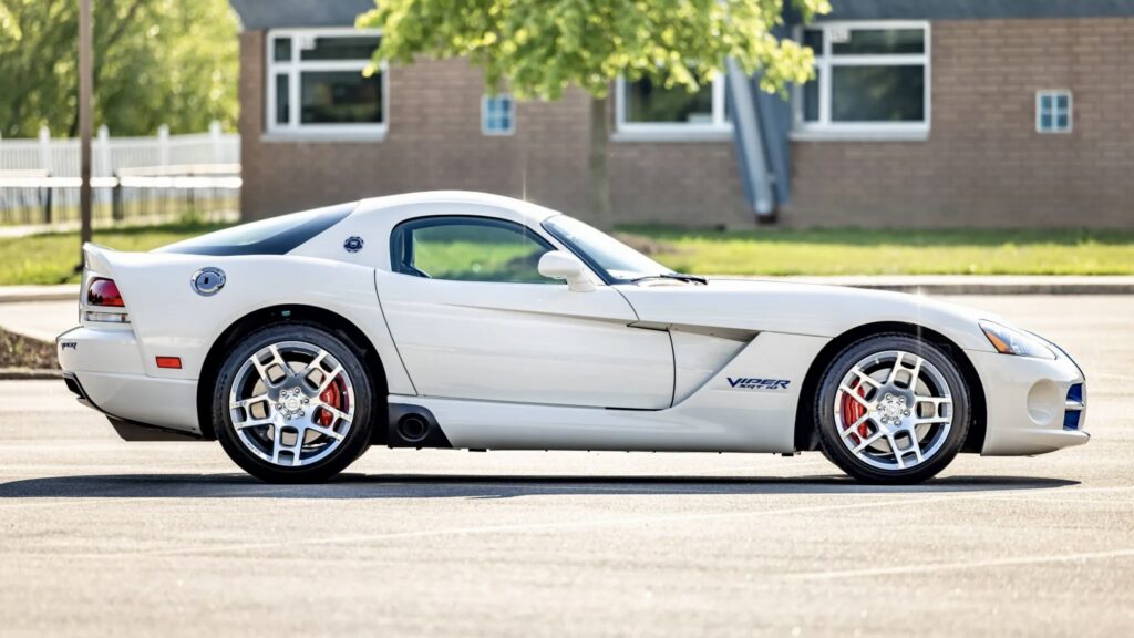 AUCTION: 3,600-Mile 2006 Dodge Viper SRT-10 VOI.9 Edition