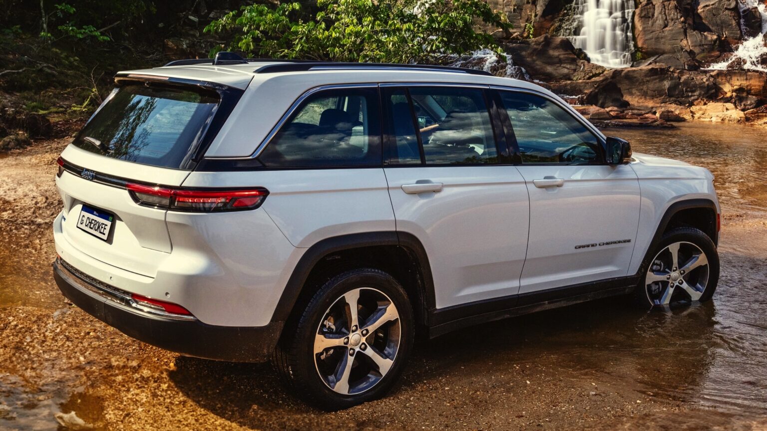 Jeep® Officially Launches Grand Cherokee 4xe In Brazil - MoparInsiders