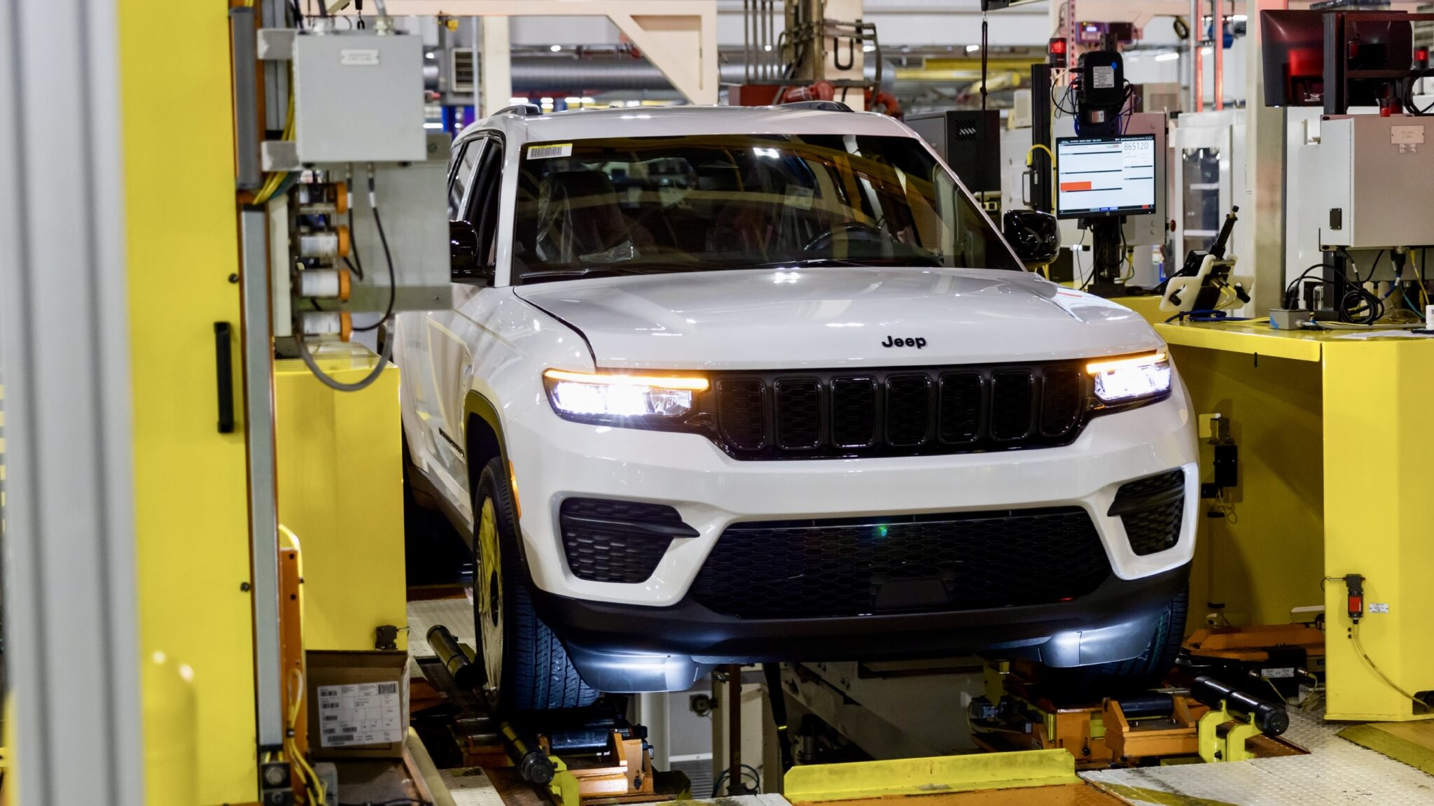 Stellantis Halts JNAP Production Amid Inventory Concerns