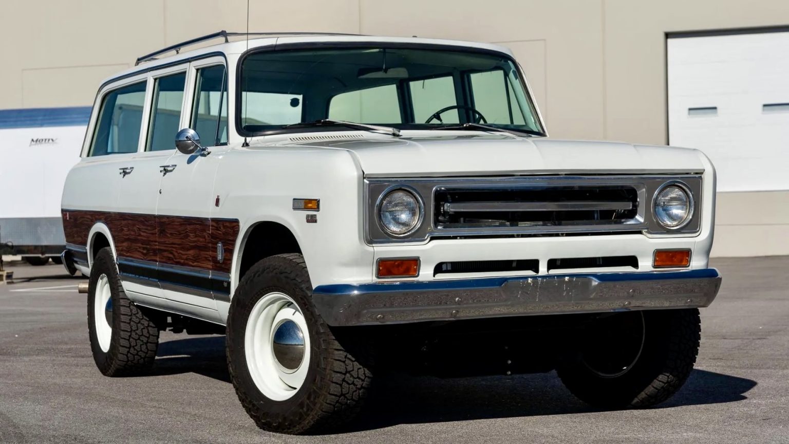 Custom HEMI® 1969 International Harvester Travelall - MoparInsiders