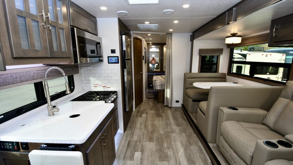 Meet The 2025 Dynamax Isata 5 30FW EXTREME - MoparInsiders