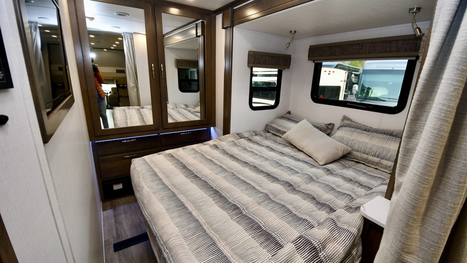 Meet The 2025 Dynamax Isata 5 30FW EXTREME - MoparInsiders