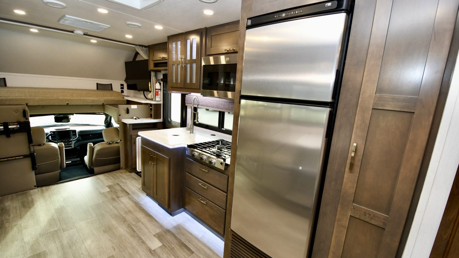 Meet The 2025 Dynamax Isata 5 30FW EXTREME - MoparInsiders