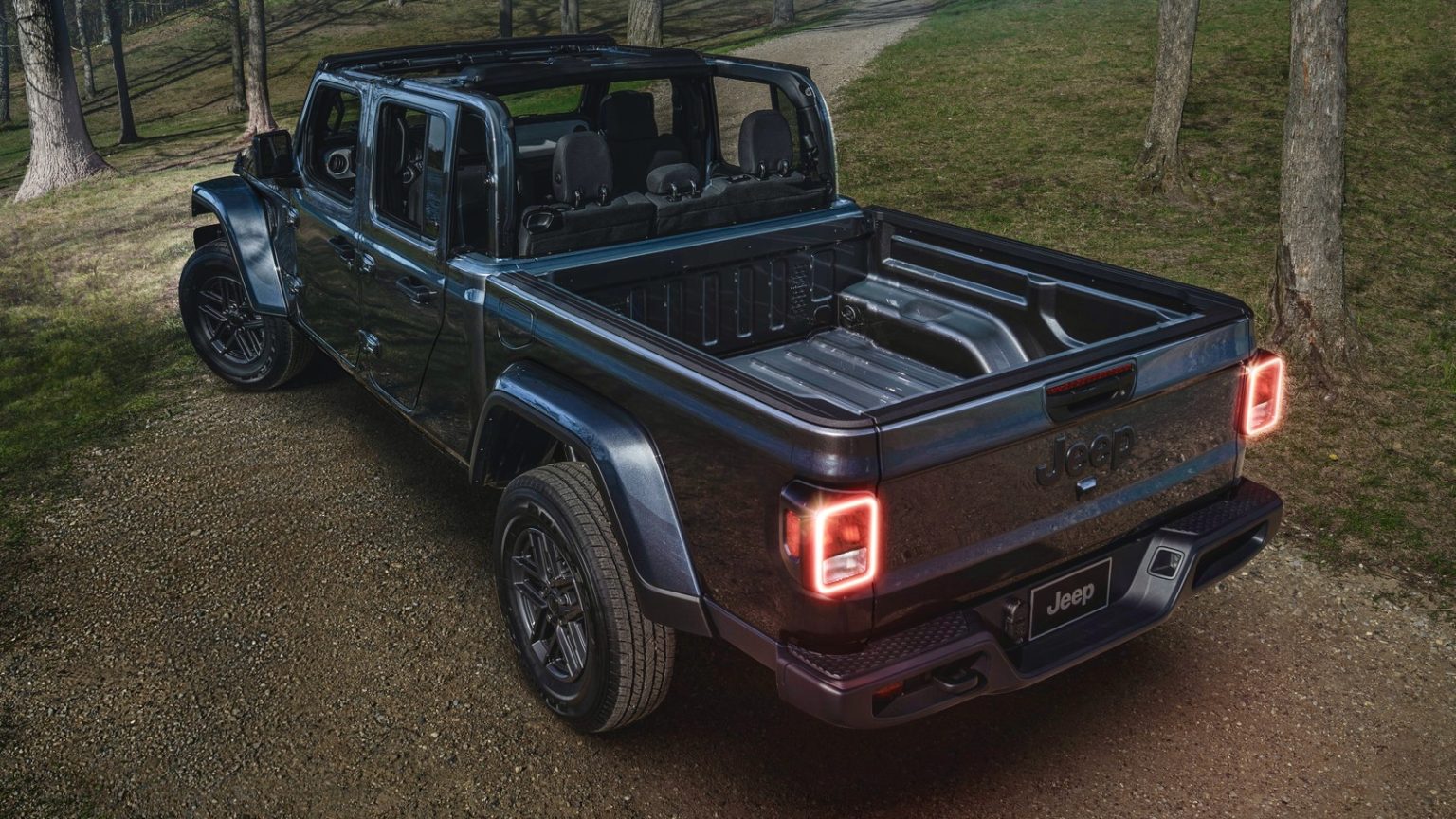 Jeep® Gladiator Dark Sky Debuts With Style and Functionality ...