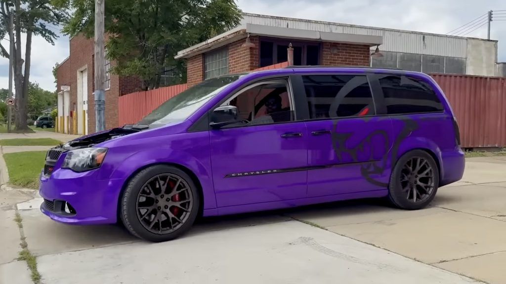 HELLCAT Minivan Shocks Woodward And The Drag Strip - MoparInsiders